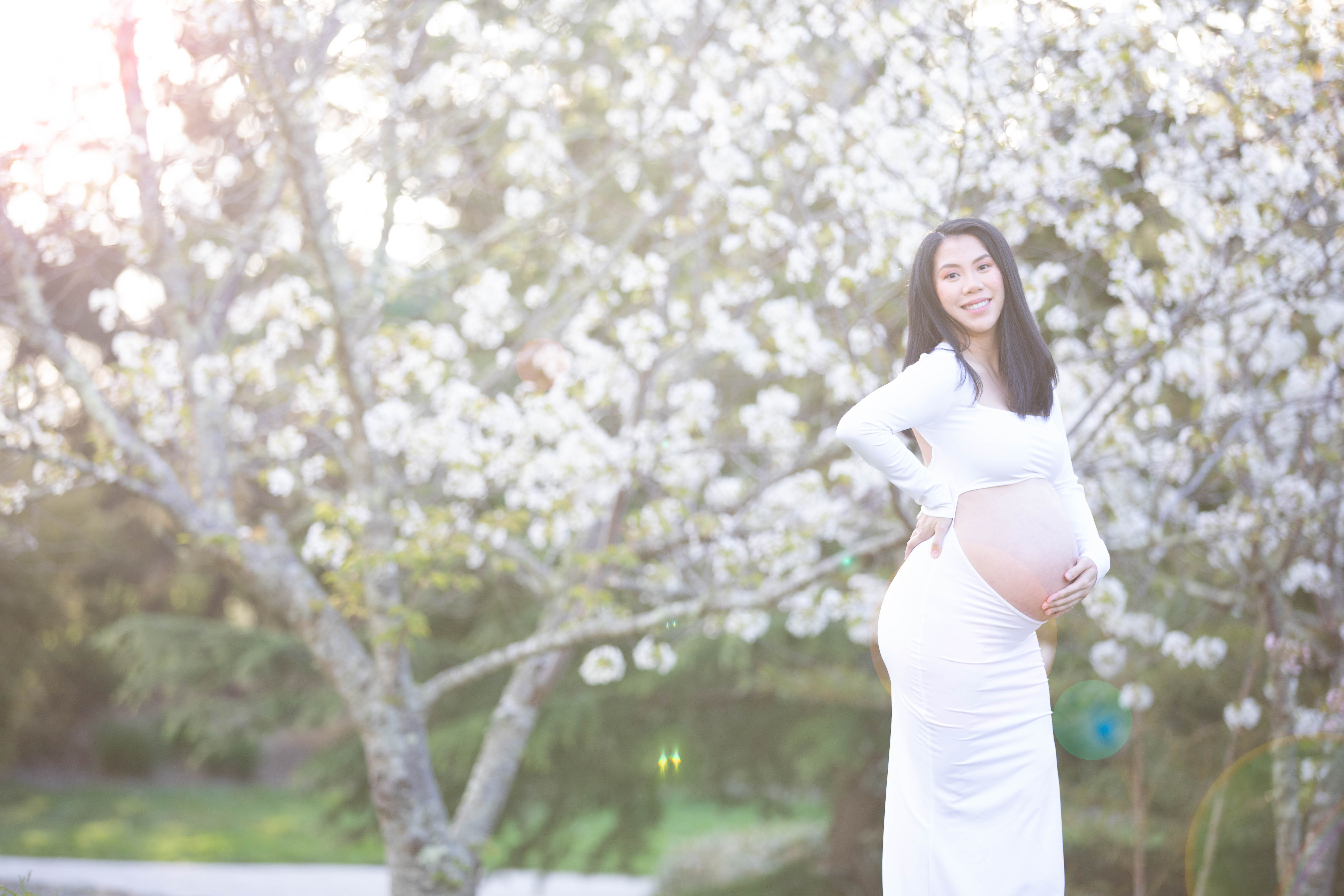 Celebrating Motherhood: The Empowering Essence of Maternity Photography ...